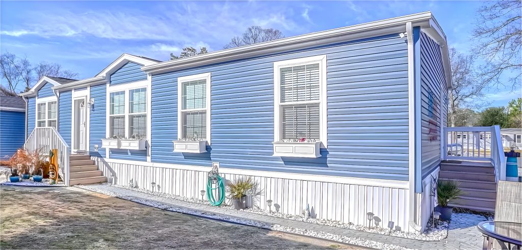 15 Farmhouse Mobile Home Exterior Ideas