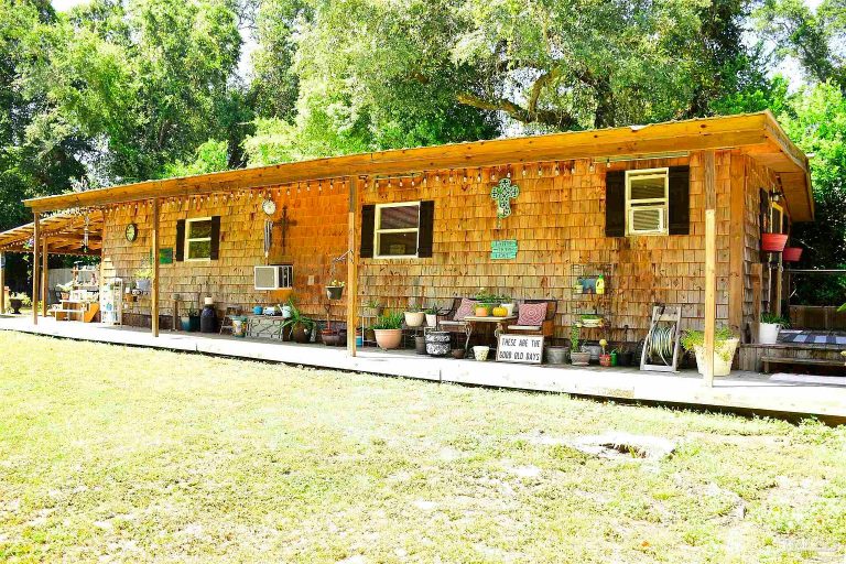 This 1977 Mobile Home Remodel Is Rustic Fabulous