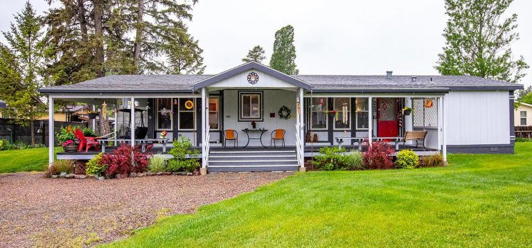17 Double Wide Front Porch Ideas to Enhance Your Home's Curb Appeal