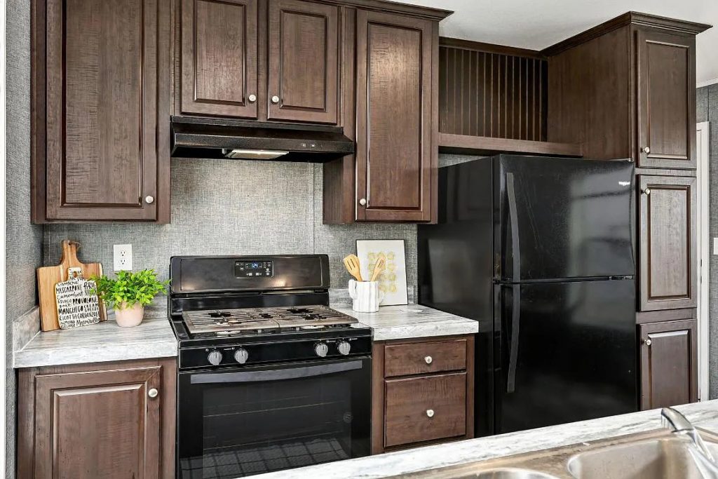 How to Achieve a Modern Farmhouse Look in Your Single-Wide Kitchen