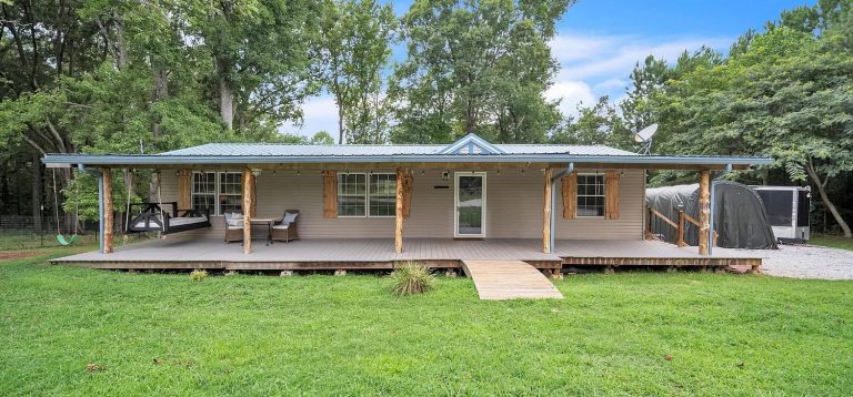 17 Double Wide Front Porch Ideas to Enhance Your Home's Curb Appeal