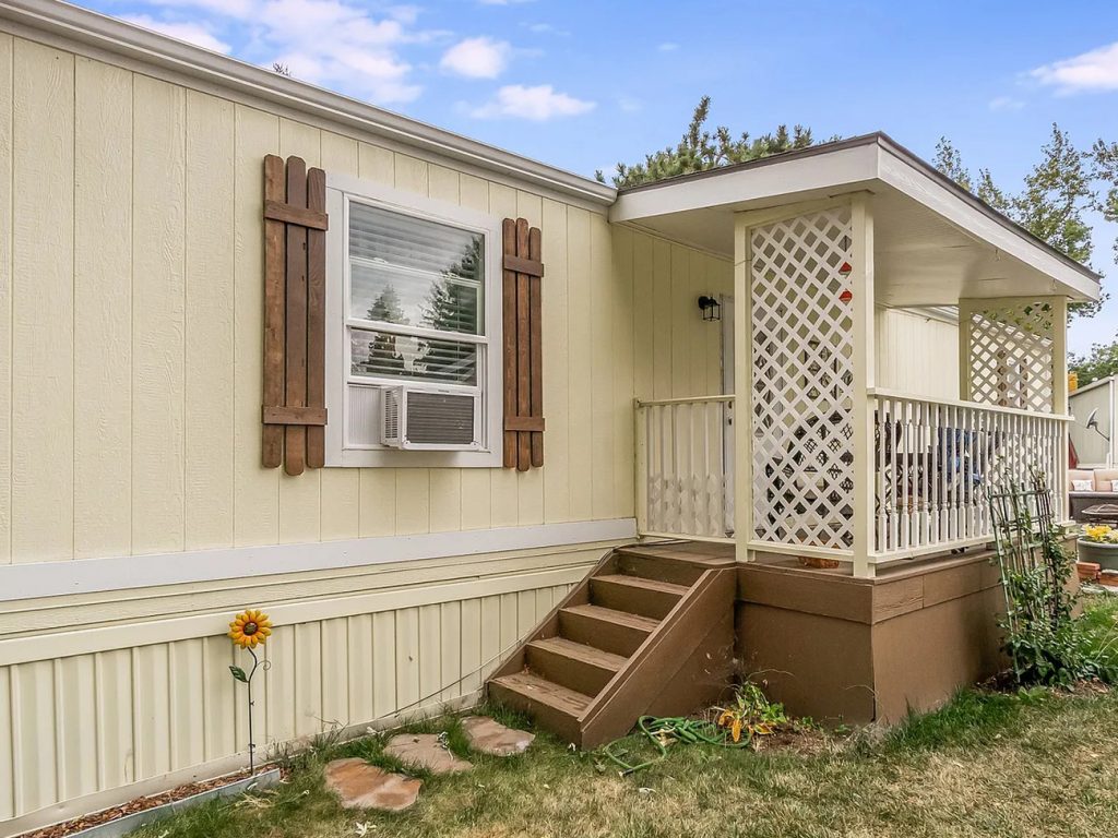 1998 Single Wide Mobile Home Makeover: Inspiring Interior & Exterior ...