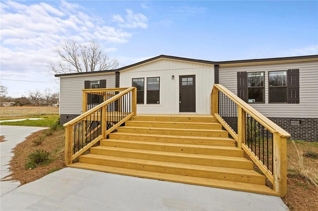25 Modern Mobile Home Exterior Ideas to Enhance Curb Appeal