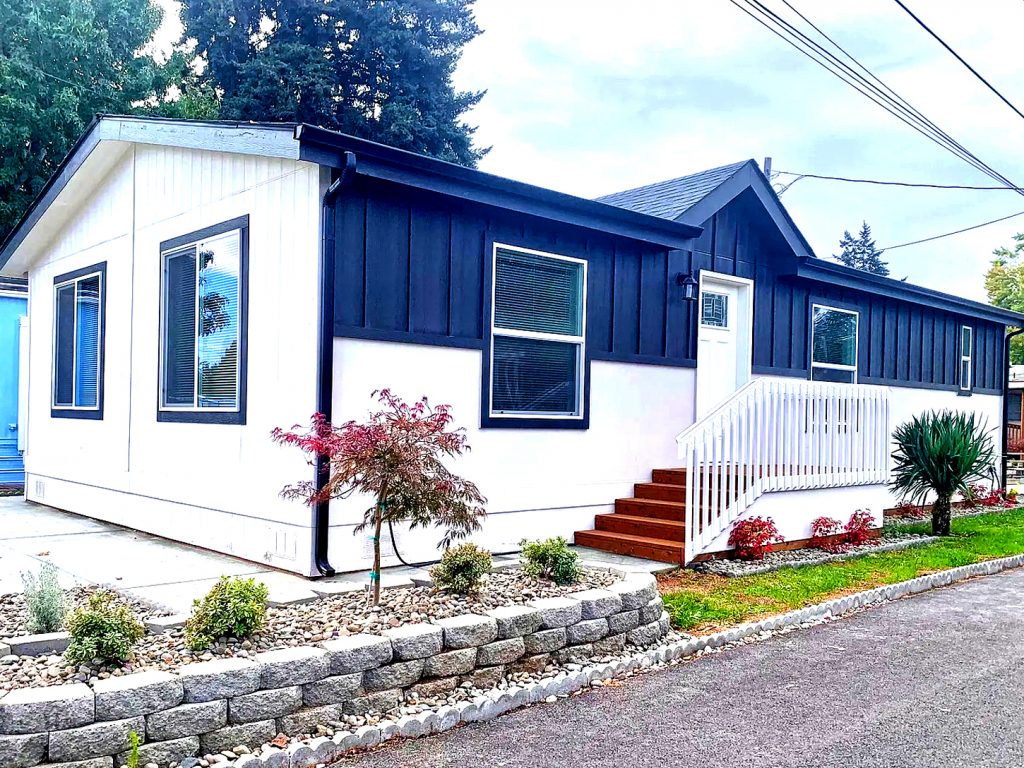 25 Modern Mobile Home Exterior Ideas to Enhance Curb Appeal