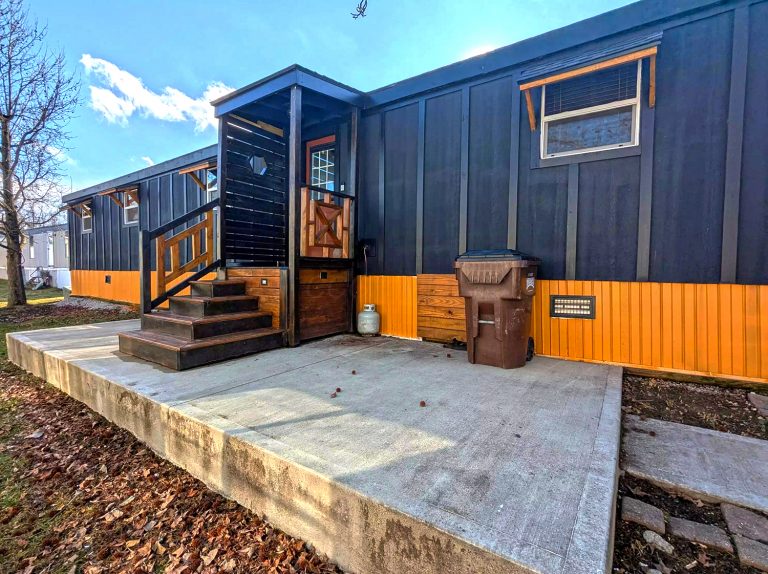 25 Modern Mobile Home Exterior Ideas to Enhance Curb Appeal