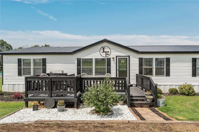 25 Modern Mobile Home Exterior Ideas to Enhance Curb Appeal