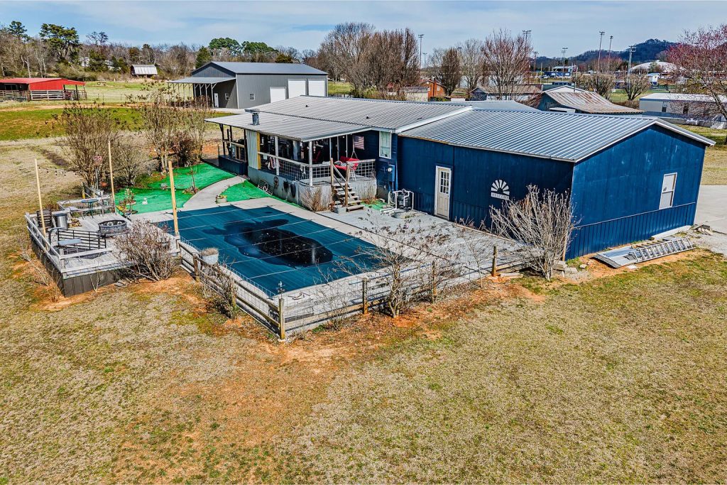 Inside a Spacious Double Wide Manufactured Home with Farmhouse Design