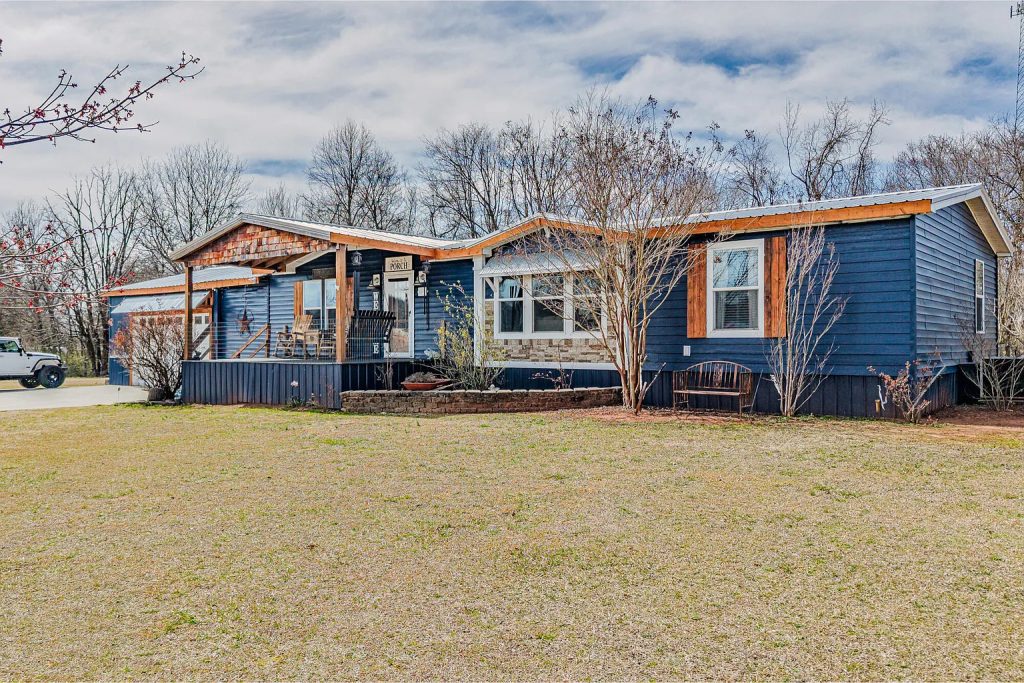 Inside a Spacious Double Wide Manufactured Home with Farmhouse Design