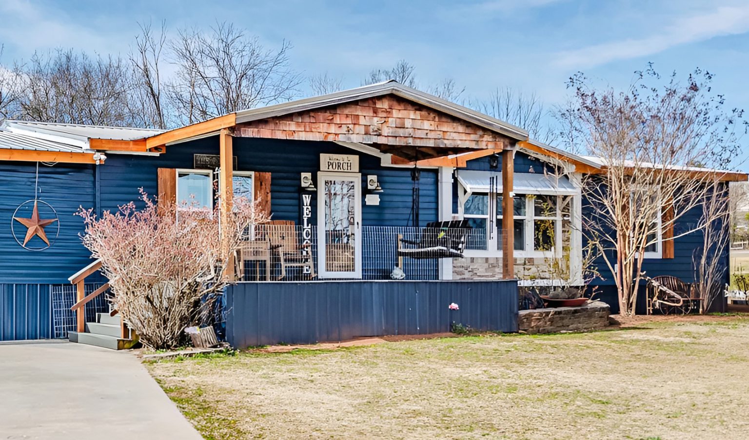 Inside a Spacious Double Wide Manufactured Home with Farmhouse Design