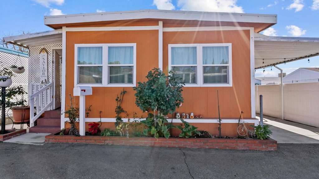 1965 Double Wide Mobile Home Makeover: Inspiring Exterior and Interior ...