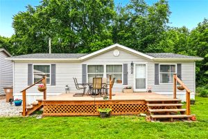 19 Double Wide Deck Ideas That Add Comfort, Charm, and Curb Appeal