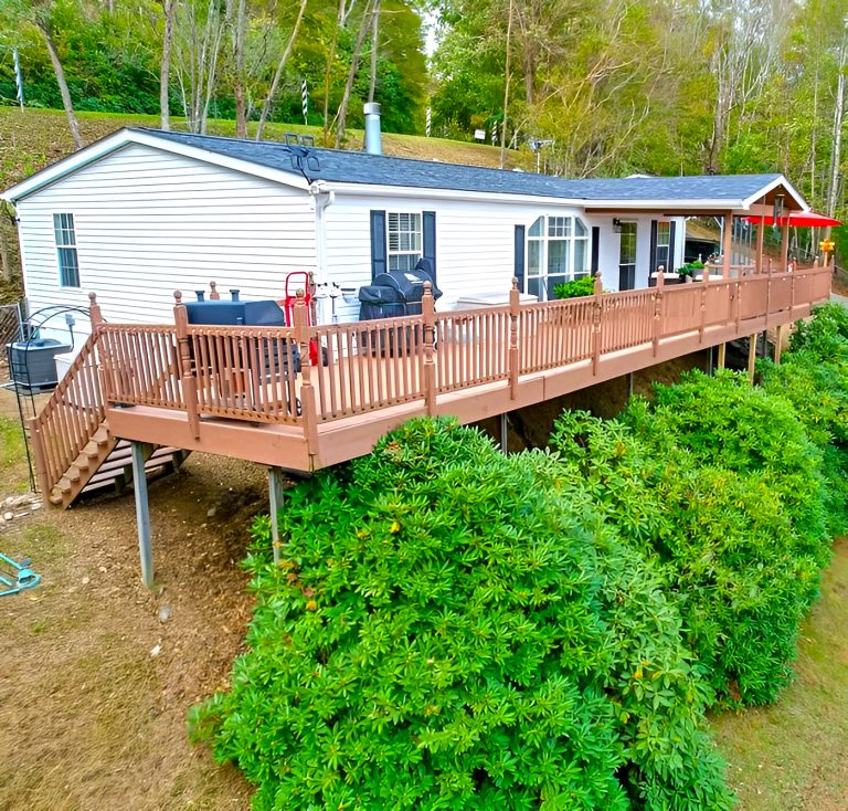 19 Double Wide Deck Ideas That Add Comfort, Charm, and Curb Appeal