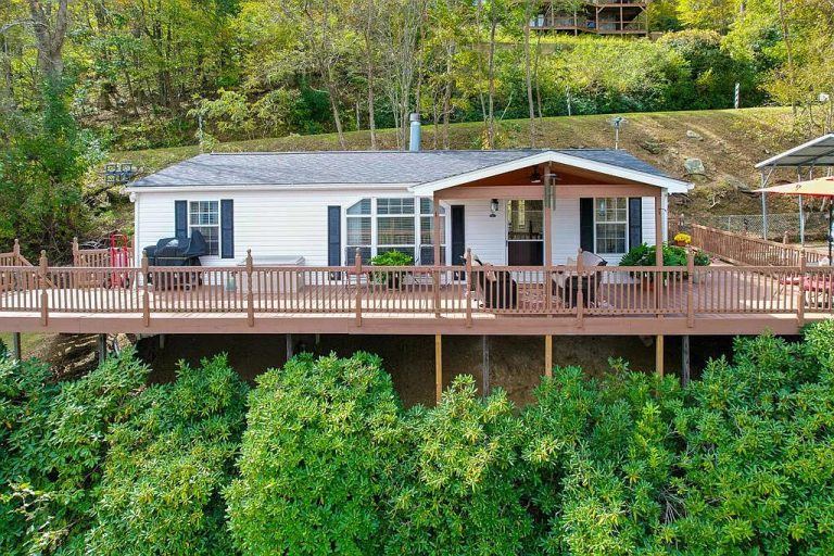 19 Double Wide Deck Ideas That Add Comfort, Charm, and Curb Appeal