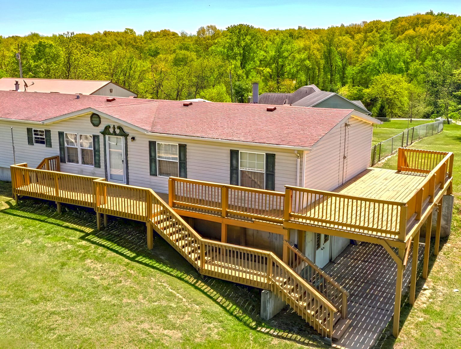 19 Double Wide Deck Ideas That Add Comfort, Charm, and Curb Appeal