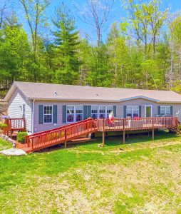19 Double Wide Deck Ideas That Add Comfort, Charm, and Curb Appeal