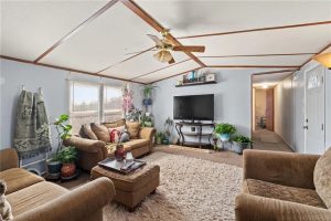 28 Stunning Single Wide Living Rooms: Simple Yet Stylish Decor Ideas