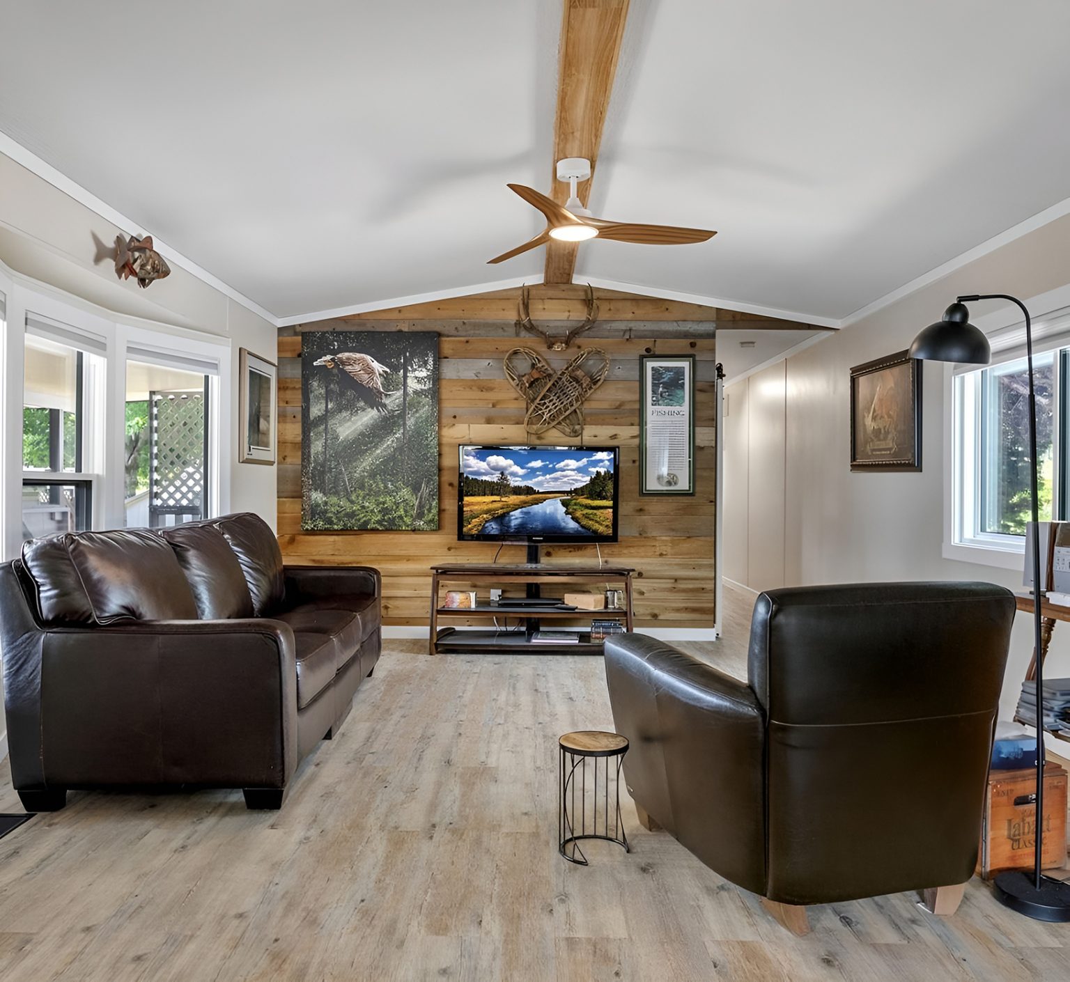 28 Stunning Single Wide Living Rooms: Simple Yet Stylish Decor Ideas