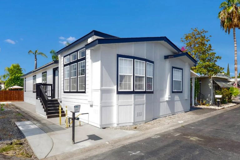10 Tips for Selecting Double Wide Mobile Home Exterior Color Schemes