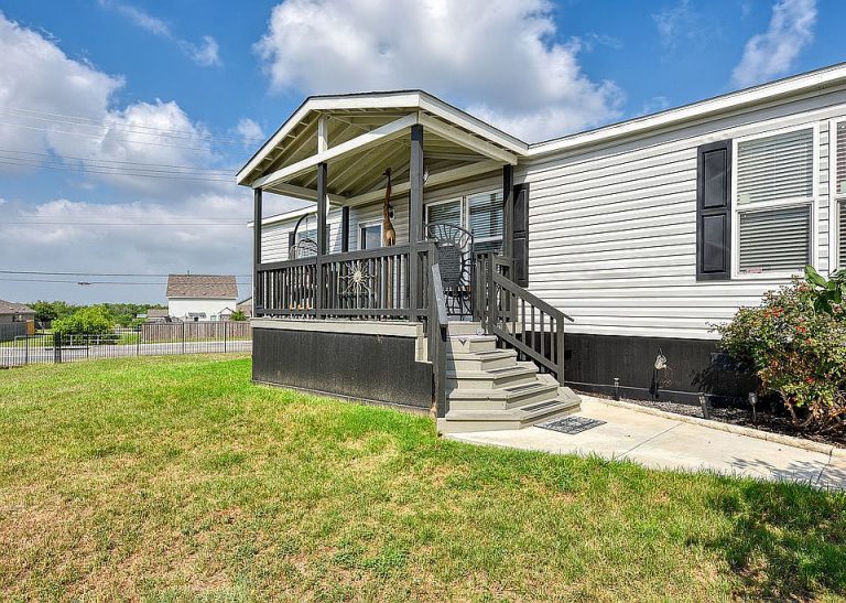 30 Mobile Home Porch Ideas That Instantly Boost Curb Appeal