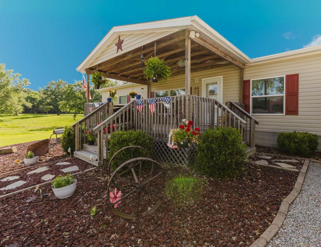30 Mobile Home Porch Ideas That Instantly Boost Curb Appeal