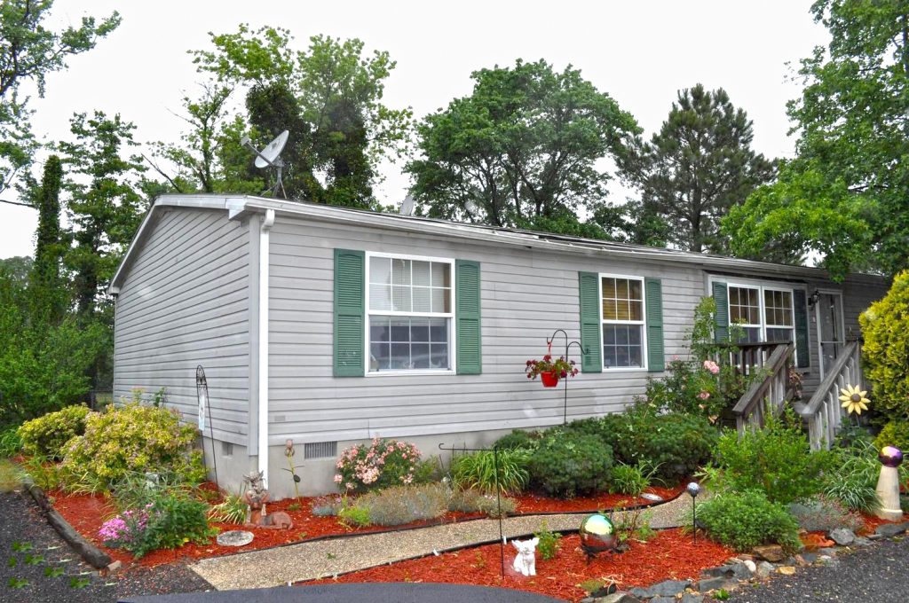 43 Inspiring Mobile Home Landscaping Ideas for Every Yard Size