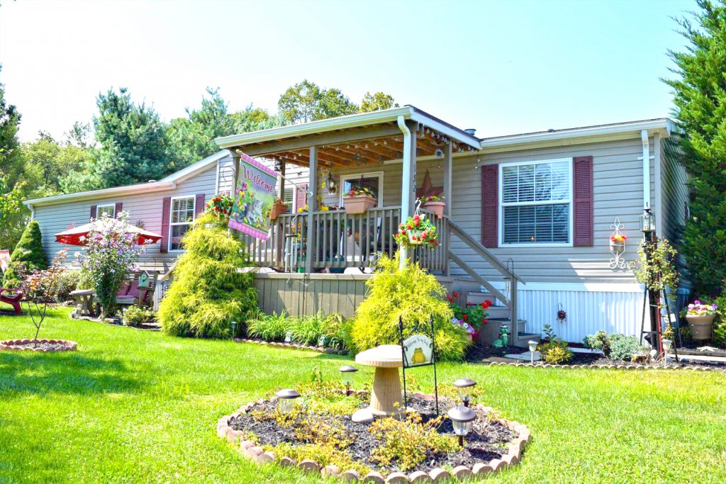 43 Inspiring Mobile Home Landscaping Ideas for Every Yard Size
