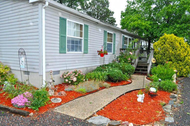 43 Inspiring Mobile Home Landscaping Ideas for Every Yard Size