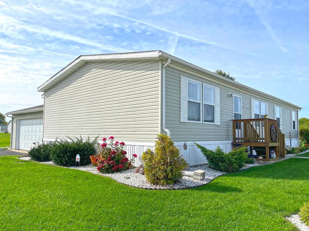 43 Inspiring Mobile Home Landscaping Ideas for Every Yard Size