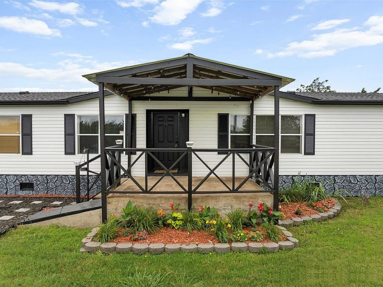 30 Mobile Home Porch Ideas That Instantly Boost Curb Appeal