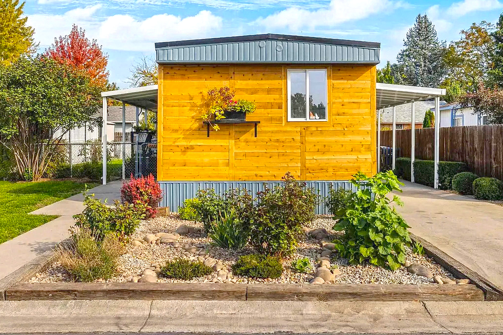 Inside the Single Wide Mobile Home That Look Like a House