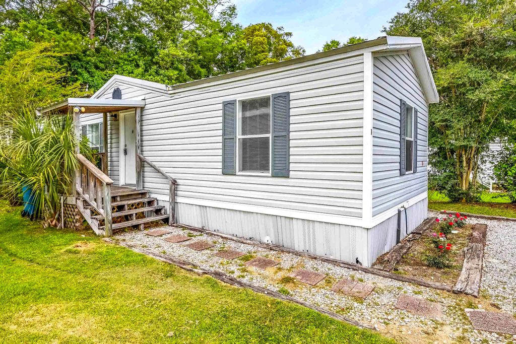 28 Mobile Home Walkway Ideas That’ll Instantly Boost Curb Appeal