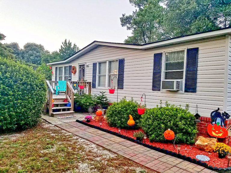 28 Mobile Home Walkway Ideas That’ll Instantly Boost Curb Appeal