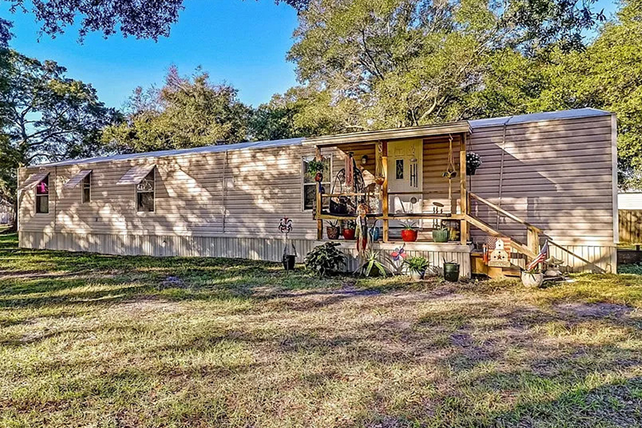 Inviting Ideas to Steal from This Adorable Single Wide Mobile Home