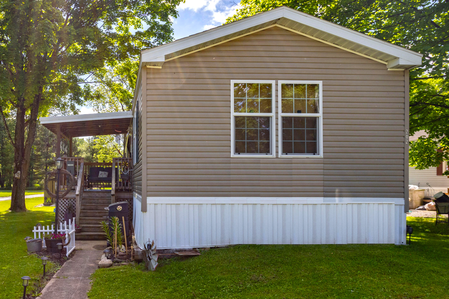 This Cozy Single Wide Mobile Home Is Packed With Heart and Style