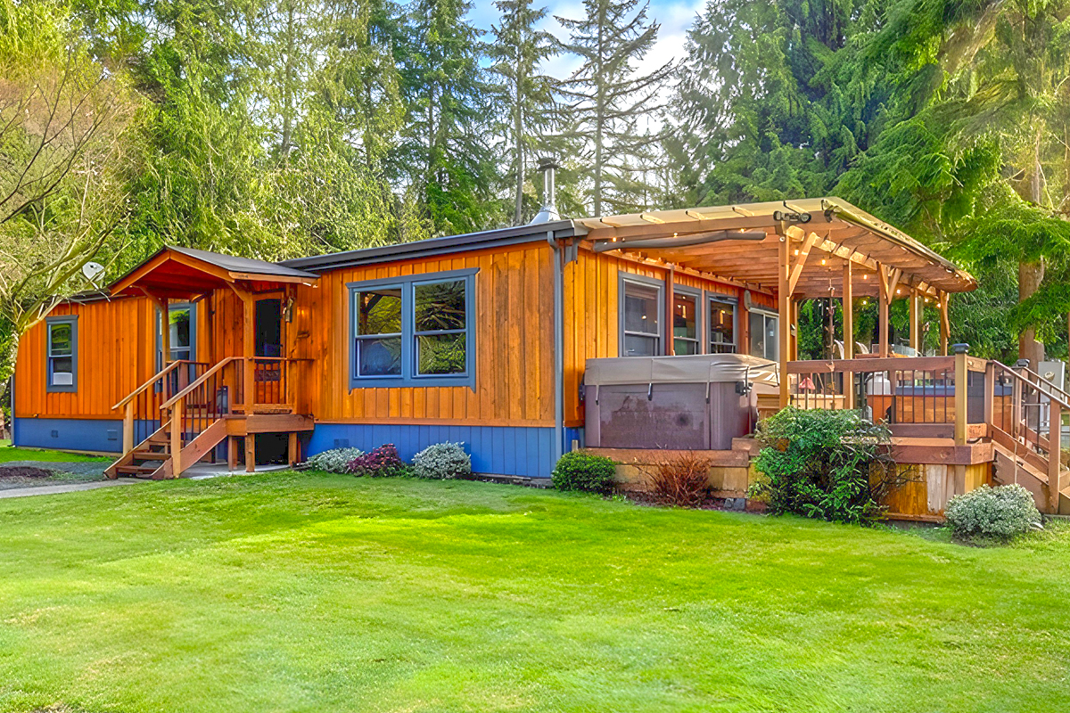 Step Inside This Rustic-Modern Mobile Home Retreat